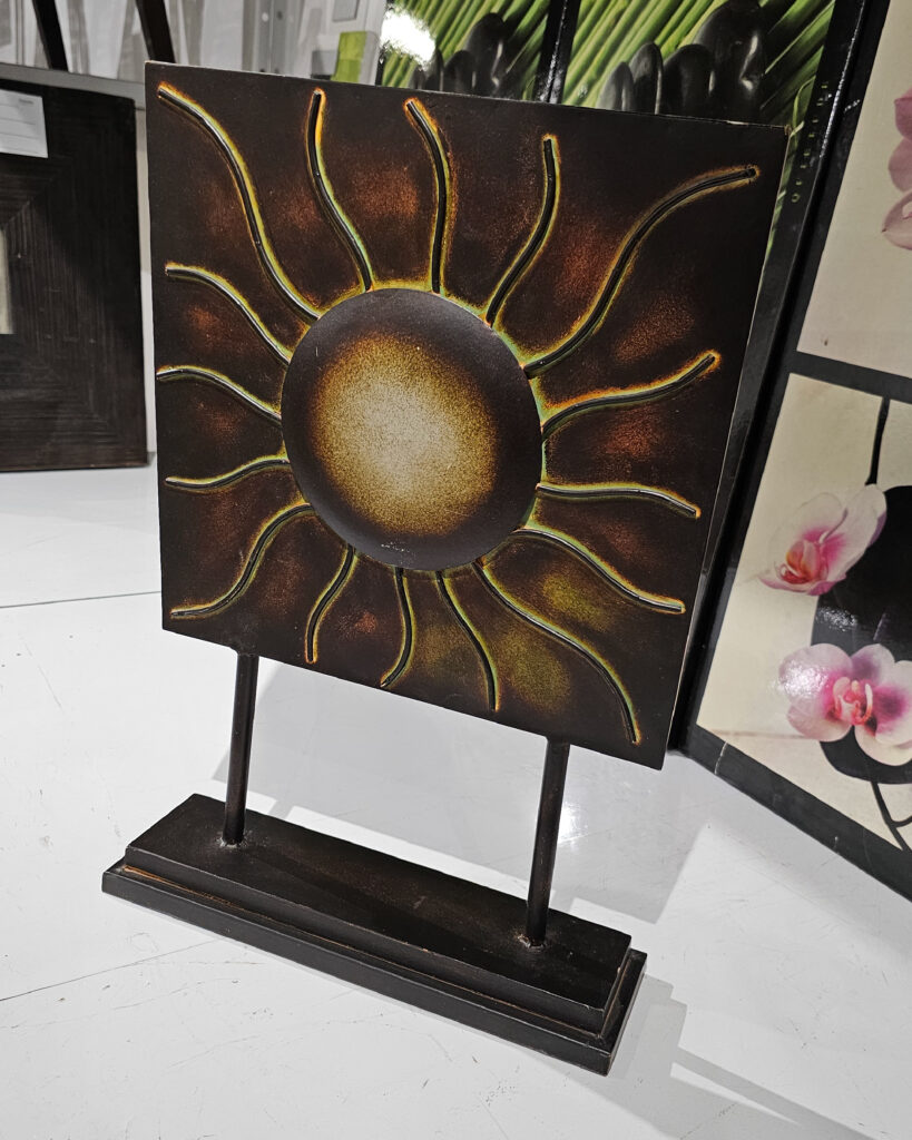 ADORNO EN METAL SOL - GS | Mueblería HomeCenter Panamá